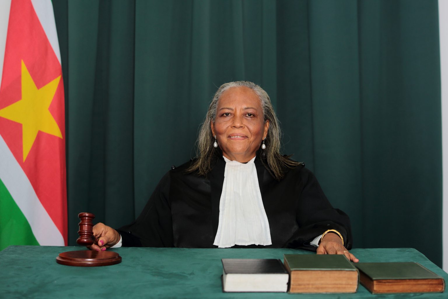 Eerste vrouwelijke Surinaamse rechter ontvangt internationale ...